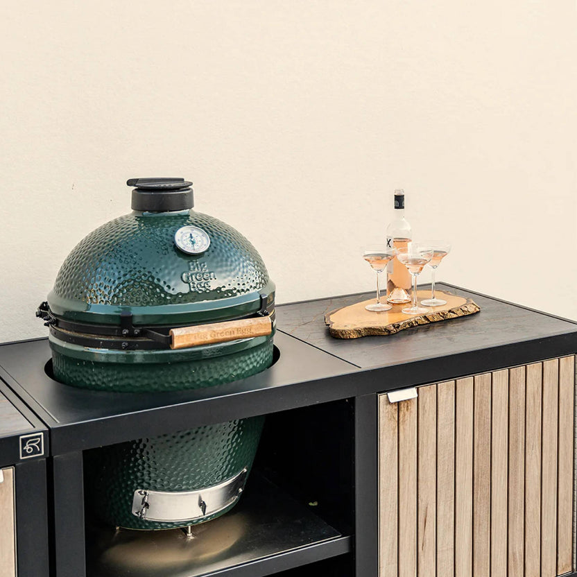 Buitenkeuken met Green Egg BBQ – Roostr Buitenkeukens